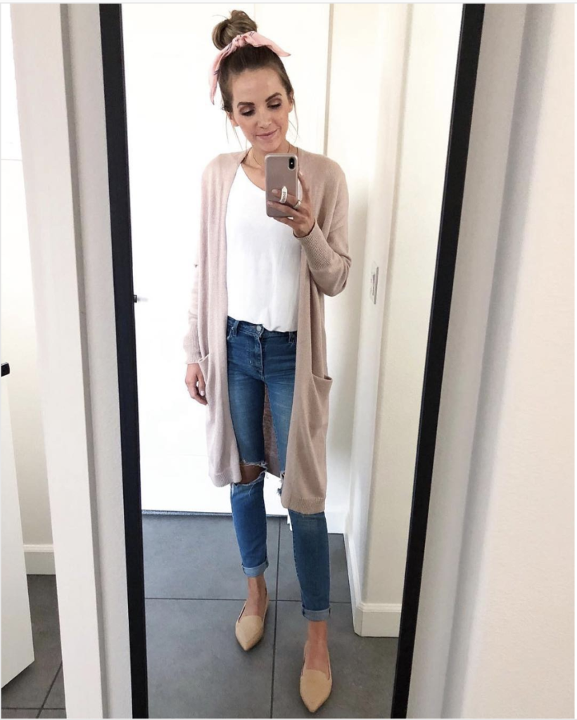 20 Functional But Cute Stay At Home Mom Outfits for Summer - Merrick's Art