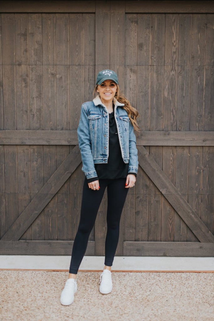 Casual Winter Outfits for Moms (20+ Ideas) - Merrick's Art