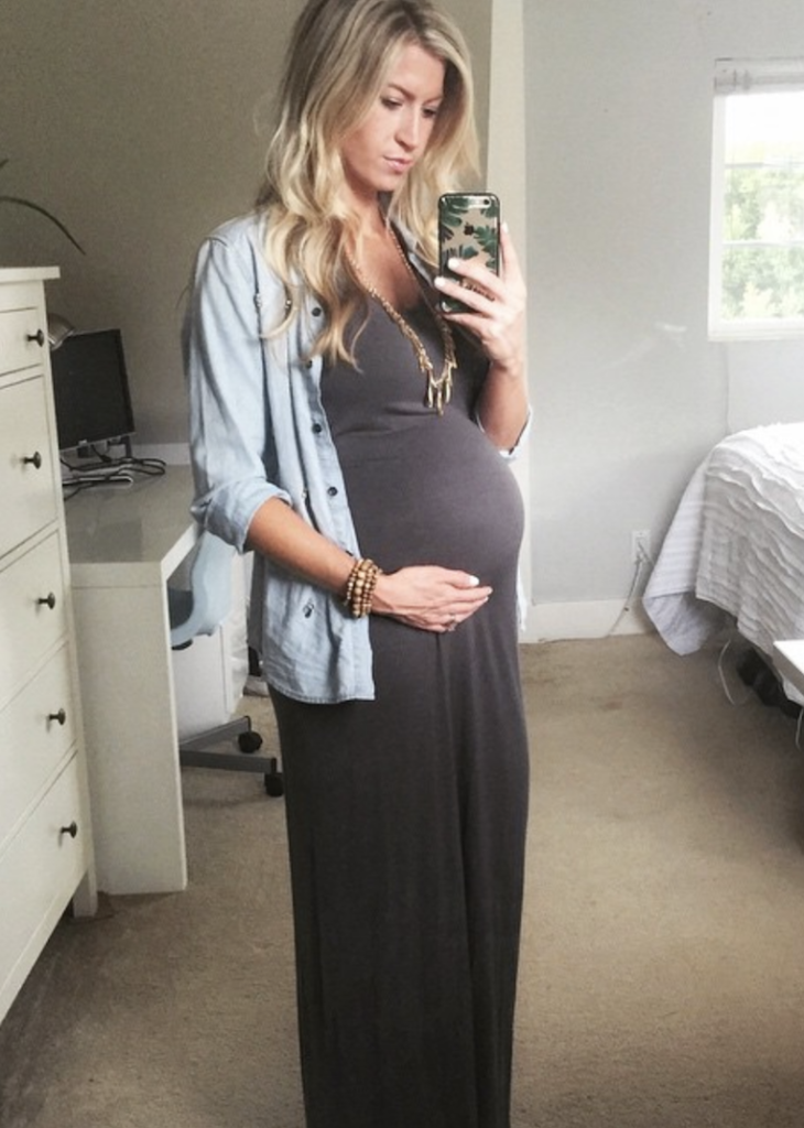 Pregnancy Outfits: Cute Outfit Ideas for Each Trimester