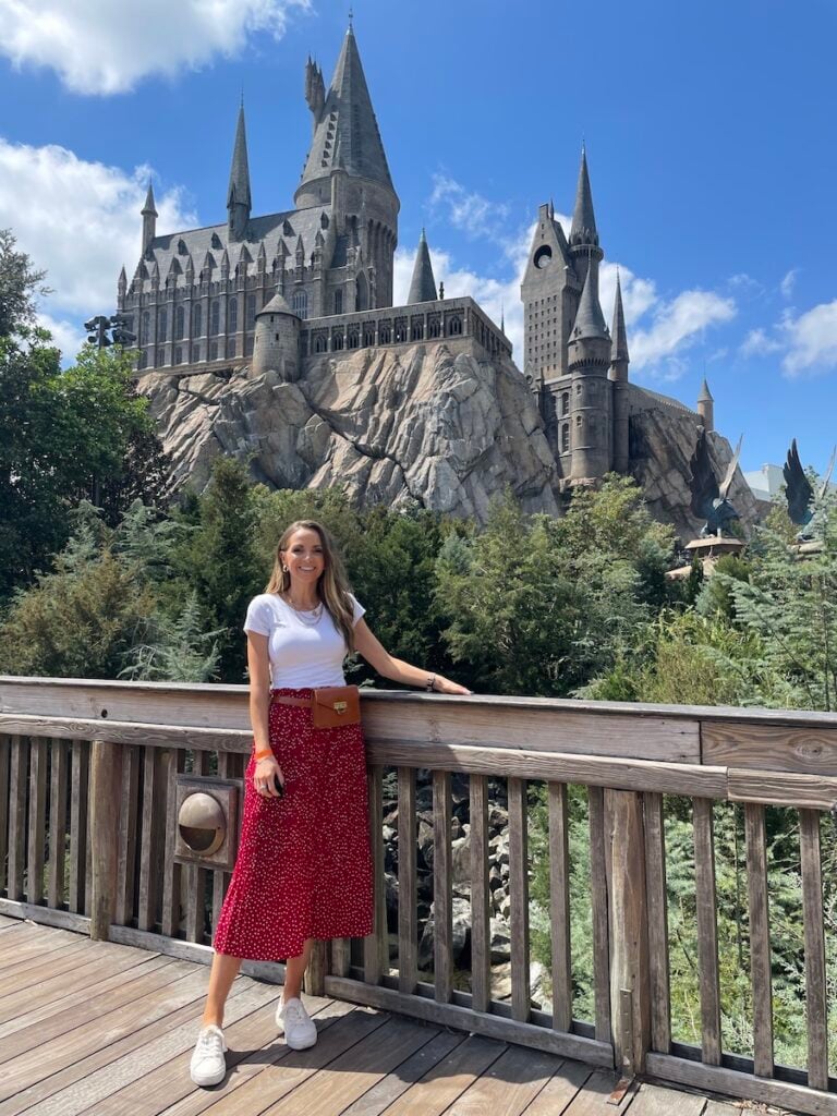 What to Wear: Theme Park Outfits - Merrick's Art