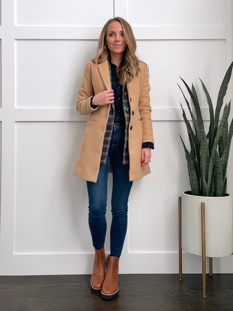 Casual Winter Outfits for Moms (20+ Ideas) - Merrick's Art