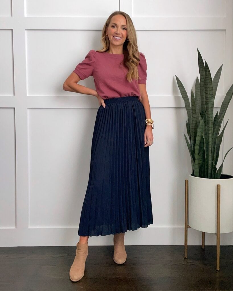 What Colors to Wear With Navy Blue - Merrick's Art