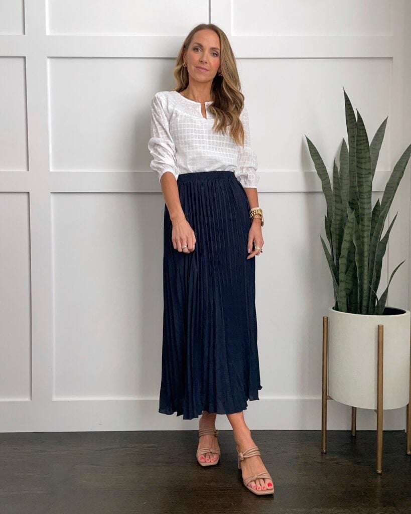 What Colors to Wear With Navy Blue - Merrick's Art