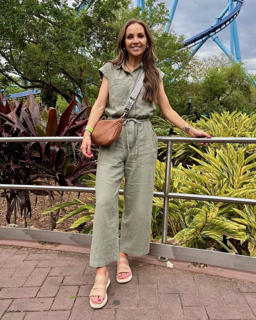 What to Wear: Theme Park Outfits - Merrick's Art