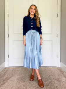 What Colors To Wear With Powder Blue - Merrick's Art