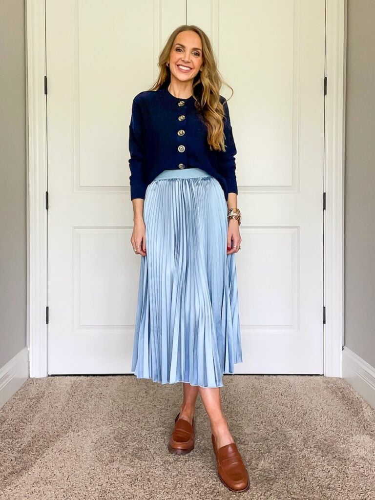 What Colors To Wear With Powder Blue - Merrick's Art